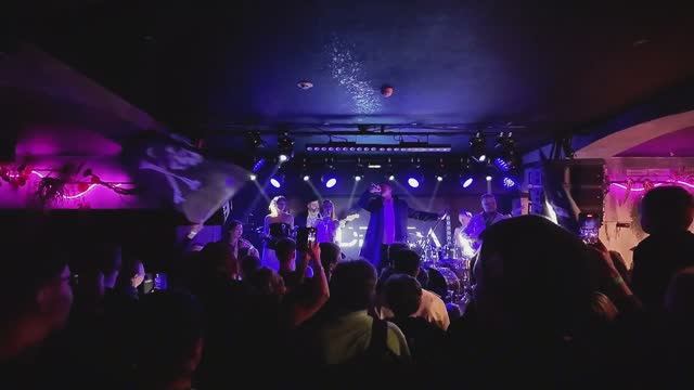 Из метро. Концерт в клубе "Свобода" 21 ноября 2025 года