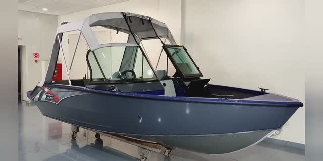 Катер для осенней рыбалки Windboat 46 DCX