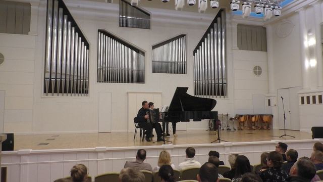 В. Лютославский Вариации на тему Паганини. Исп. Михаил Овчинников (баян), Ольга Селиванова (ф-но)