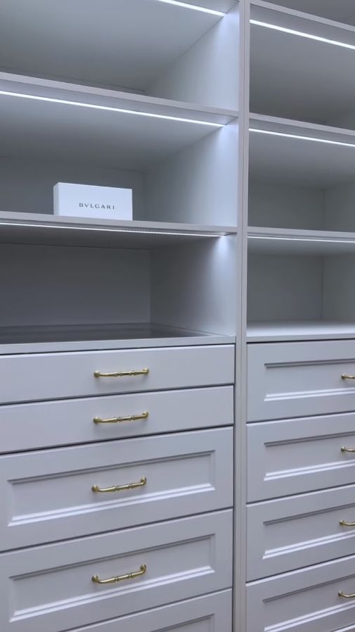 Идеальный порядок внутри идеальной гардеробной