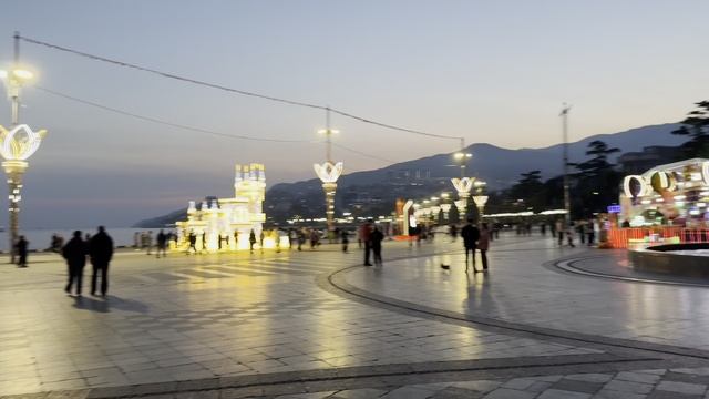 Вечерняя Ялта в ноябре