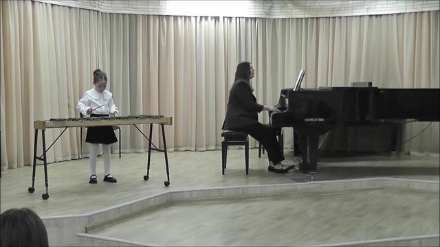 Музыка А Спадавеккиа, Слова: Е. Шварц «Добрый жук» Исп. Алиса Двойнишникова (ксилофон)