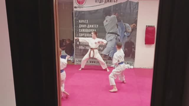 Первая тренировка по карате у дочки спустя 5 месяцев. ВЛОГ КСЮШИ