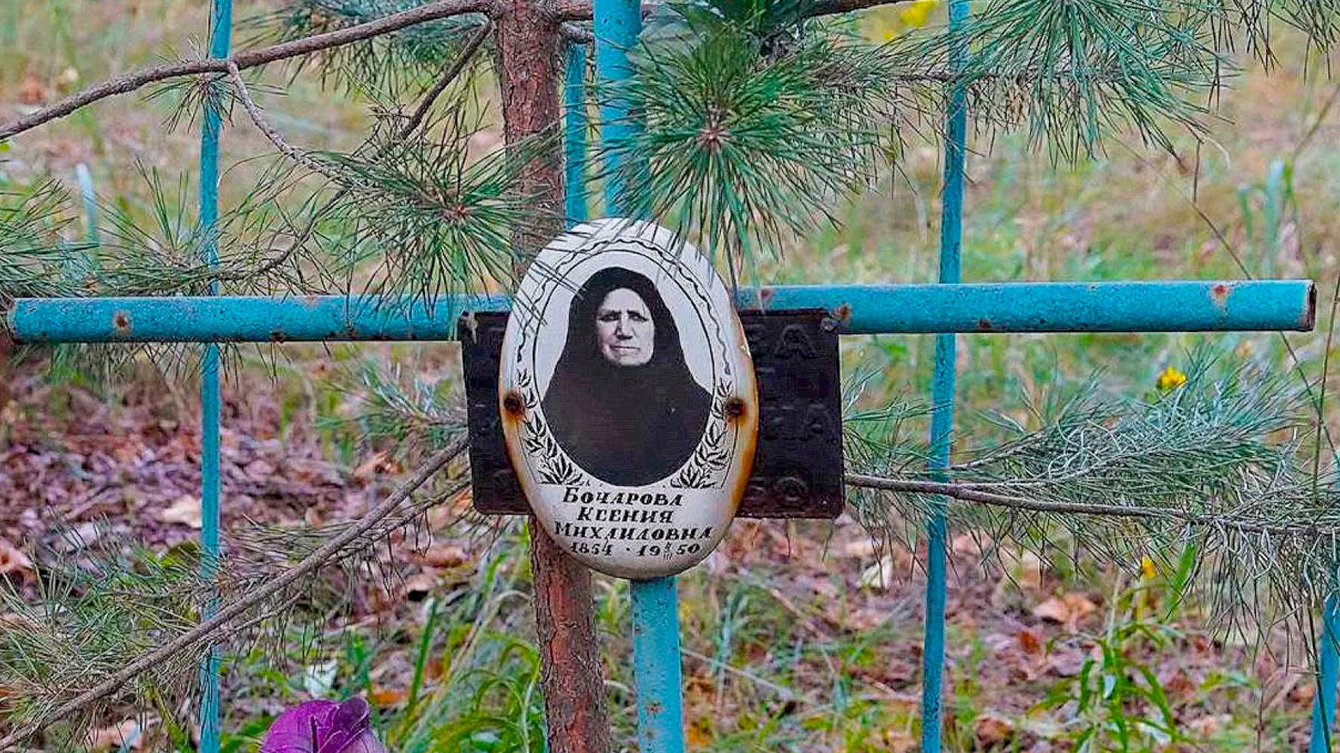 Я ЗАГЛЯНУЛ К МОГИЛЕ… НО УЖЕ НА ВЫХОДЕ — МЕНЯ КТО-ТО ПРОВОДИЛ.