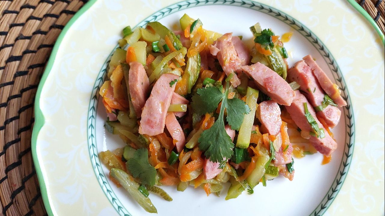 Перечно – кабачковая горячая закуска. Замечательный баланс вкусов.