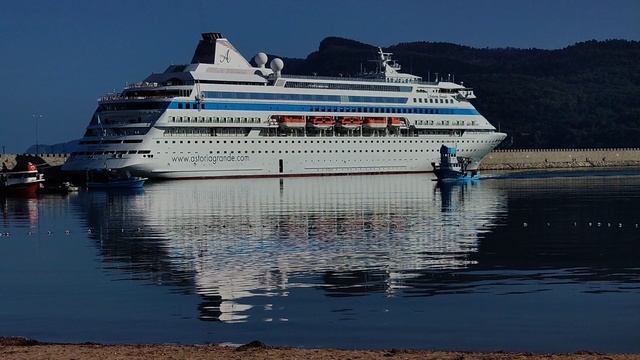 Astoria Grande у пирса