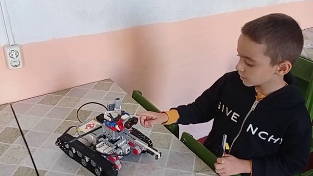 Робот «Помощник БУ СОШ № 1»