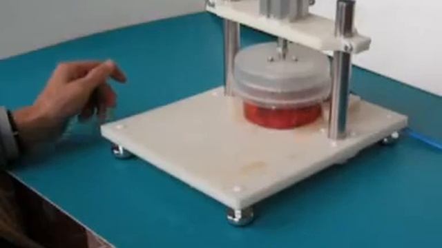 УУ-4ПН.К Устройство укупорки пластиковых банок