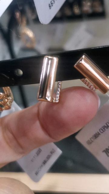 Серьги. Плитка. На задней стороне камушки