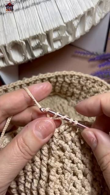 Сумку для ланч бокса начала вязать