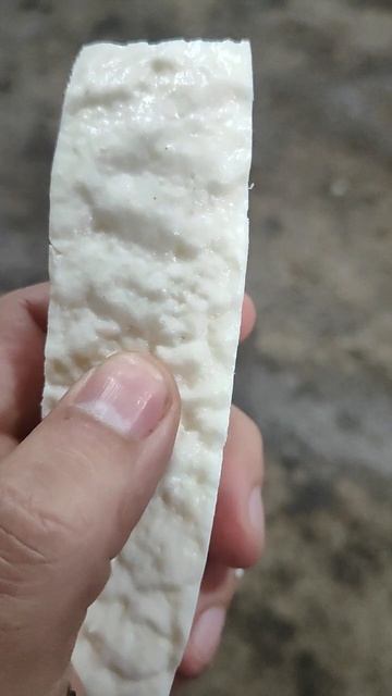 Можно напылять ППУ на влажную поверхность? Пенополиуретан.