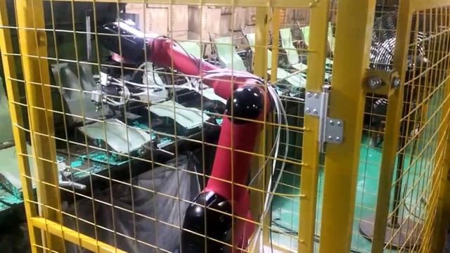 12. Воздушная покраска роботом BORUNTE на конвейере в движении