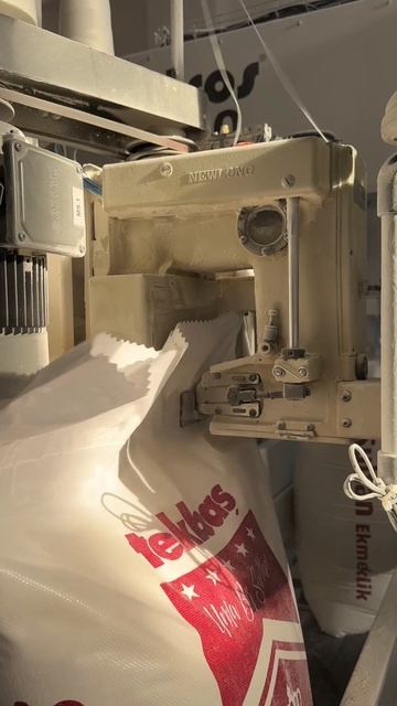 Линия автоматической упаковки муки. Производительность до 600 мешков в час.