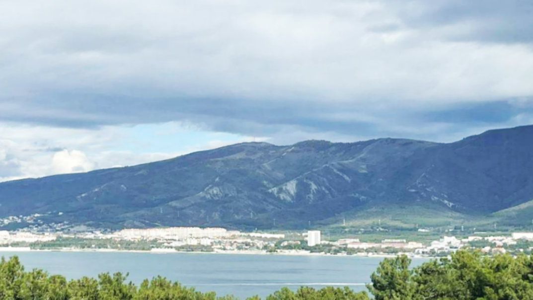 Цена  квартиры в Геленджике 21 млн.р. в ЖК "Фаворит" на ул. Южной в районе Толстого мыса.