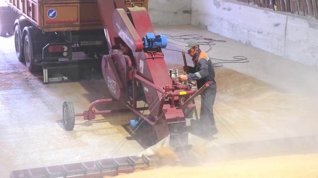 Фермеры выбирают зернометатель МЗС-90