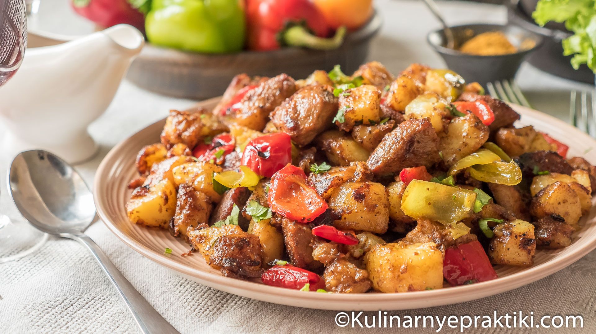 Оджахури - мягкая свинина с картошкой для теплого домашнего ужина по-грузински