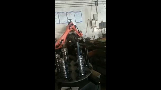 33. CNC_4. Загрузка заготовок роботом BORUNTE