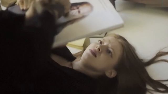 Ваза из "сахарного стекла" в одном из российских сериалов.