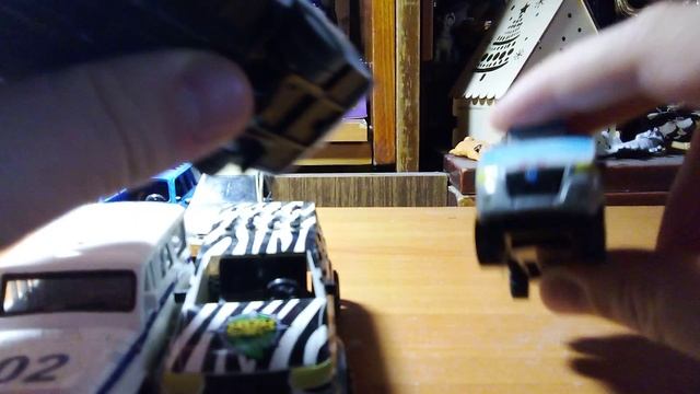 Сравниваю машинки от фирмы автогранд и город мастеров. Очень интересный видос.