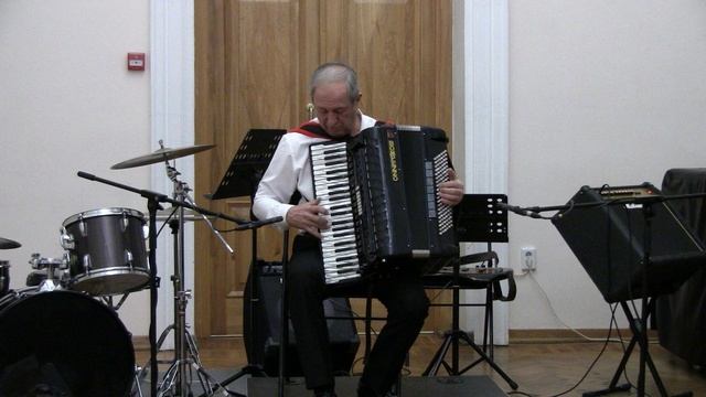 М. Ларканж и Э. Бувель "Хвостатый попугай из Сеговии". Играет Владимир Никулин (аккордеон)