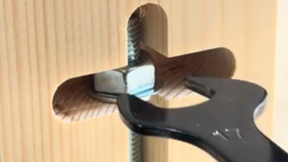 Соединение при помощи шпильки📌