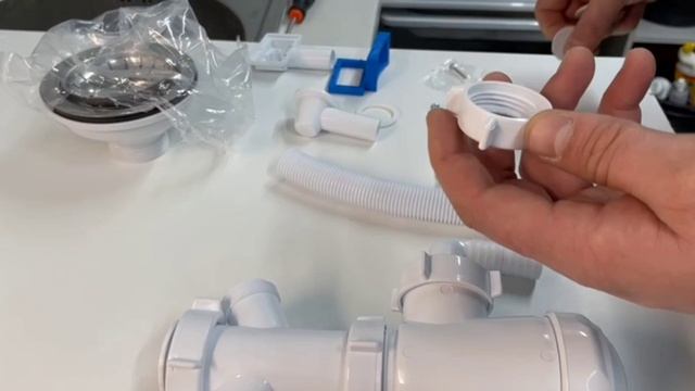 Сифон для мойки Equation ø90 мм с переливом и двумя отводами. Установка на мойку.