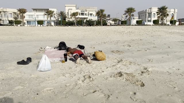 Дубай 2025 летом, 8 июля (жара, море +33 градуса) пляж и море.