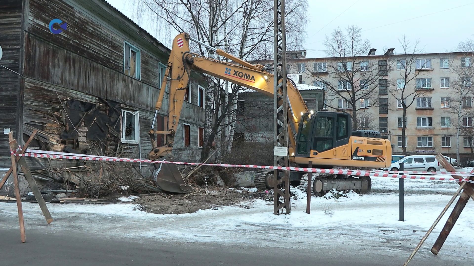 В Петрозаводске снесли аварийный дом на улице Анохина, 45А