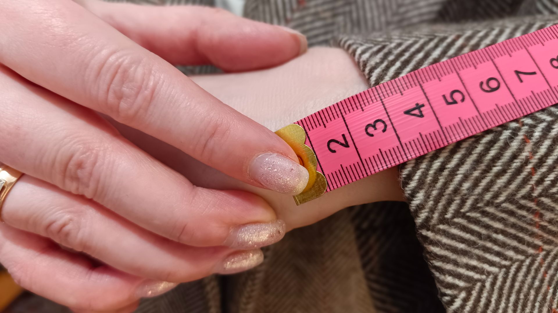 Удлиняю рукава на пальто