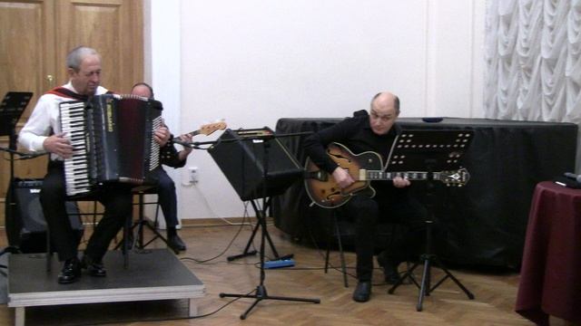 Эдит Пиаф "La Foule (толпа)" Играет новосибирский аккордеонист Владимир Никулин