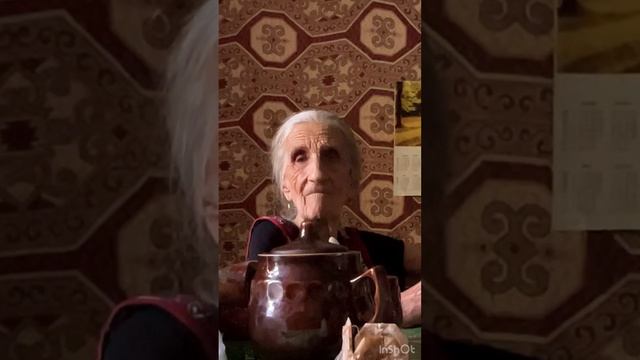 Бабушка 70 лет живёт вне человеческих условиях. Сломаны ступени, рушится козырёк, ходит на ведро 🙏