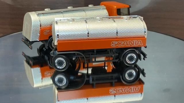 Модель Scania с прицепом-цистерной в масштабе 1:8762
