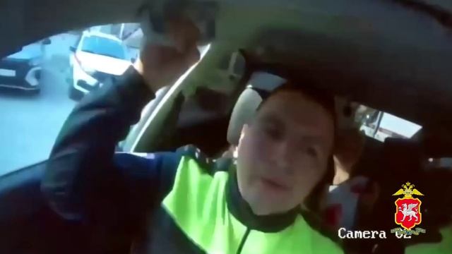 В Крыму инспекторы ДПС оперативно доставили в больницу мальчика, задыхавшегося от отёка Квинке