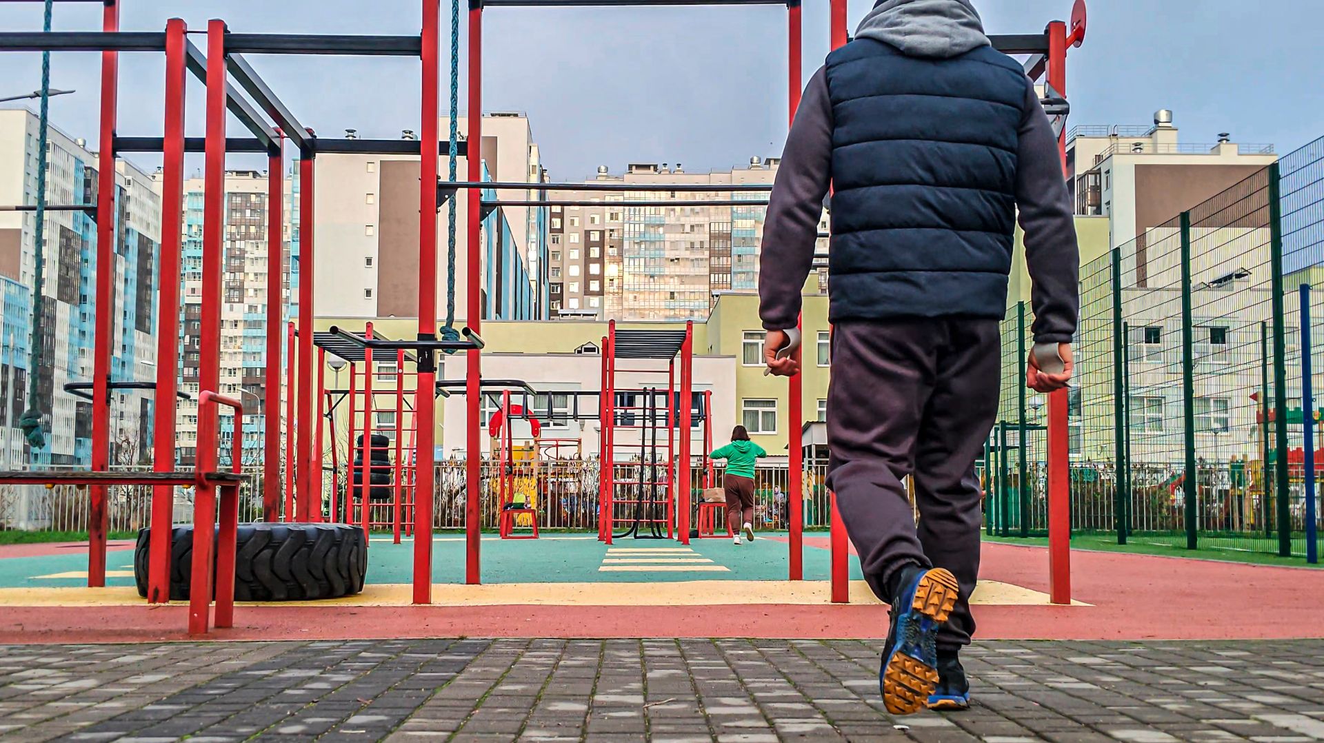 200 Выходов силой, Приседаний и Отжиманий на брусьях, без спешки.