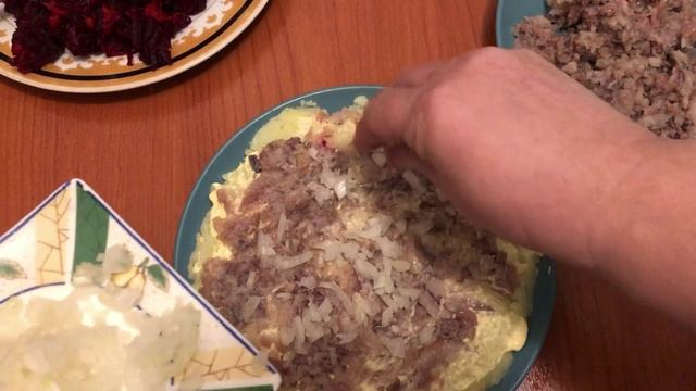 Селёдочка под шубой (рецепт в самом видео)