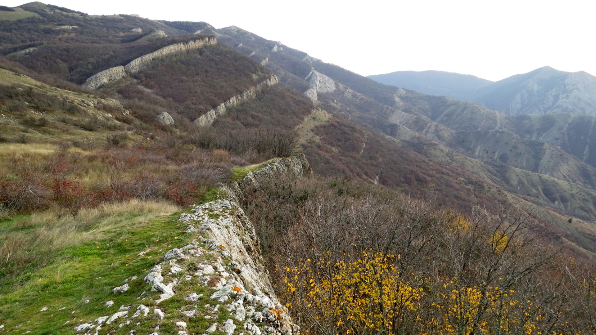 К перевалу Горуча над урочищем Панагия. Крым.
