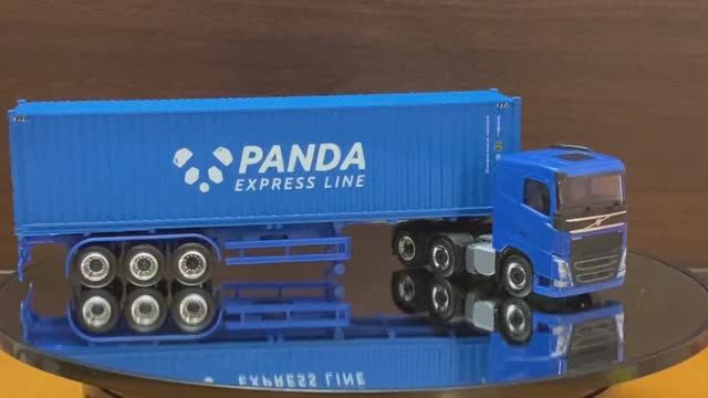 Модель Volvo FH с контейнеровозом и контейнером в масштабе 1:87