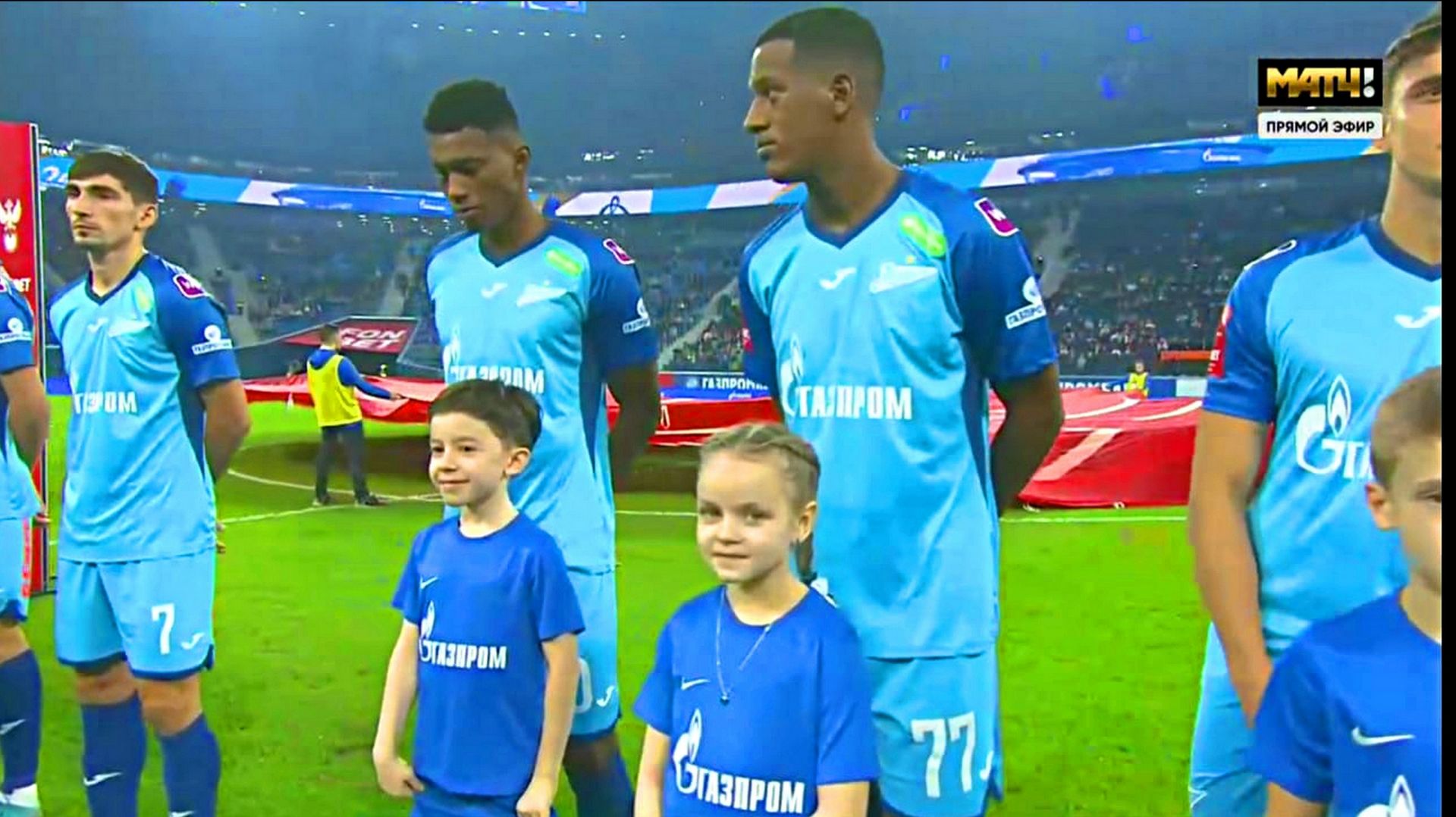 Как вывести футболиста Зенита на поле