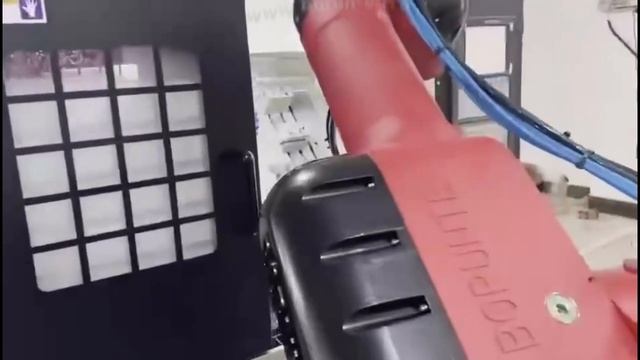 45.CNC_16. Два станка ЧПУ и один промышленный манипулятор BORUNTE