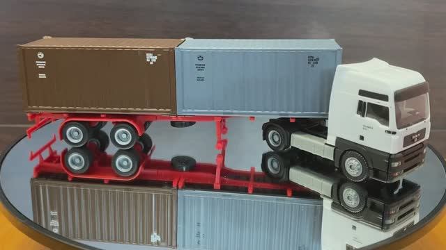 Модель MAN TGA XXL с контейнеровозом и контейнерами в масштабе 1:87