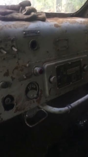 Танк в лесу! На полном ходу! Что внутри?