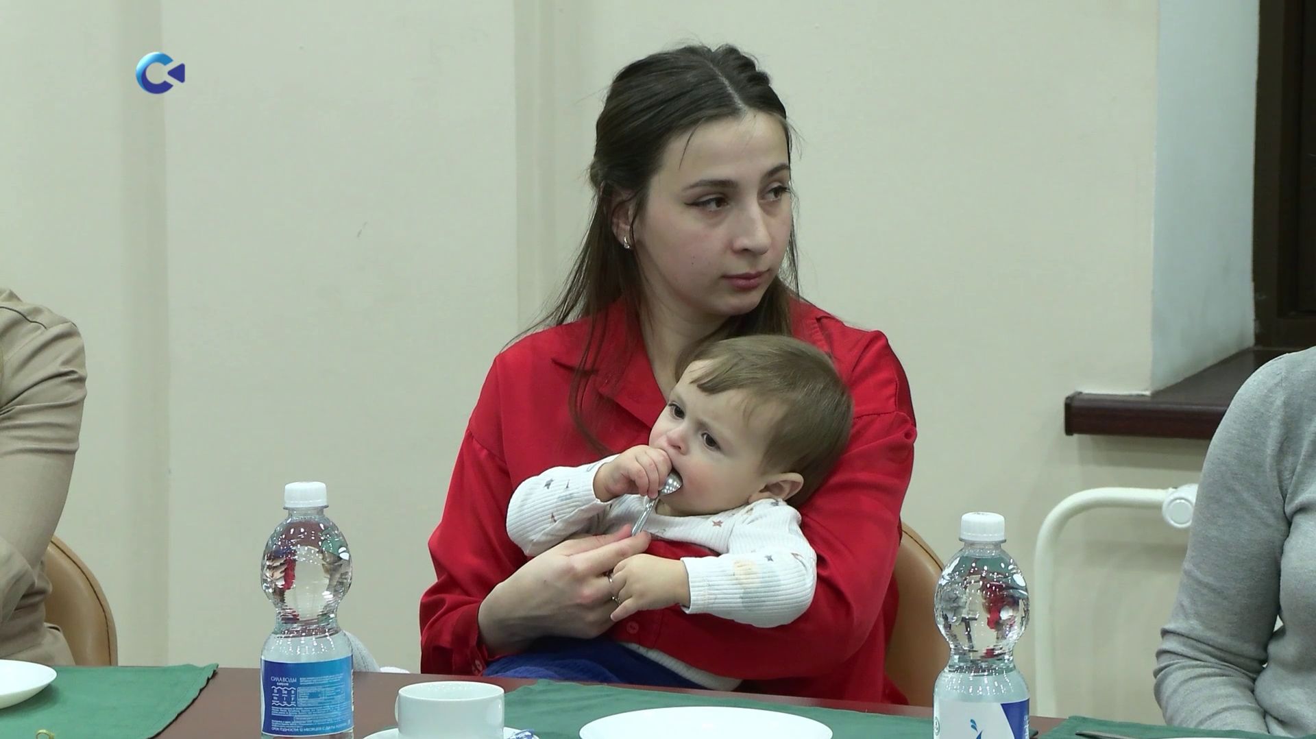 Глава Карелии поручил увеличить выплаты молодым мамам