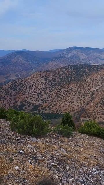 Тёплый ноябрь. Мы гуляем в горах.