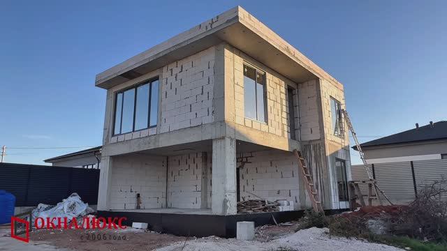 Остекление дома в металлопластиковом профиле РЕХАУ  Грацио  в цвете антрацит в массе. ОКНАЛЮКС