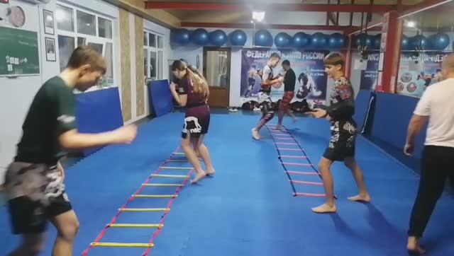 Работа на координационной лестнице. На тренировке Кэмпо-ММА