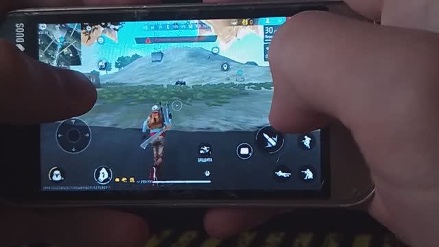 Тестирование игры Free Fire на Galaxy J1 Mini