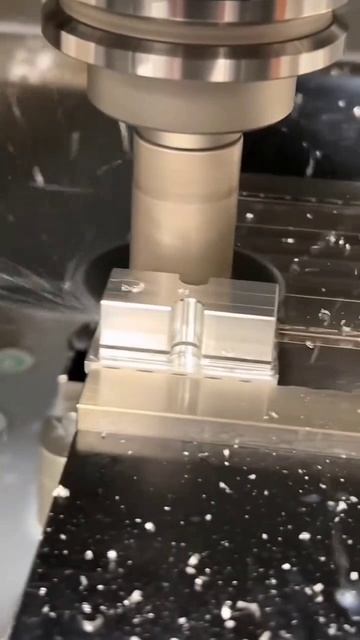 Отрезная фреза в работе. Качество реза на видео. Отрезная фреза используется.