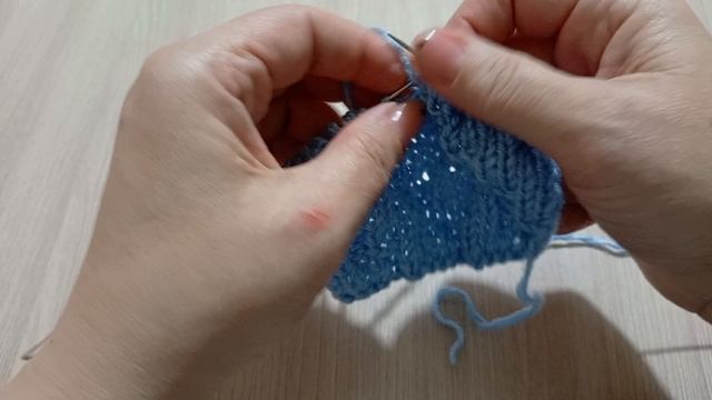 Еще один узор из лицевых и изнаночных петель