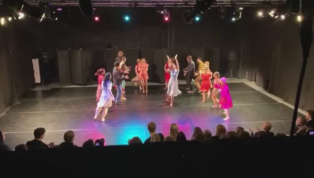 Весёлый танец.5