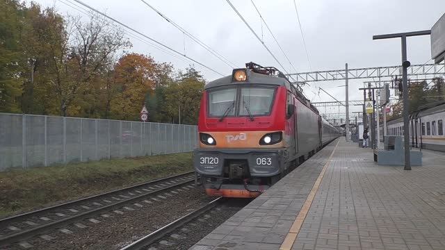 Электровоз ЭП20-063 (ТЧЭ-6) со скорым поездом "Дневной экспресс" № 069Й Липецк — Москва.